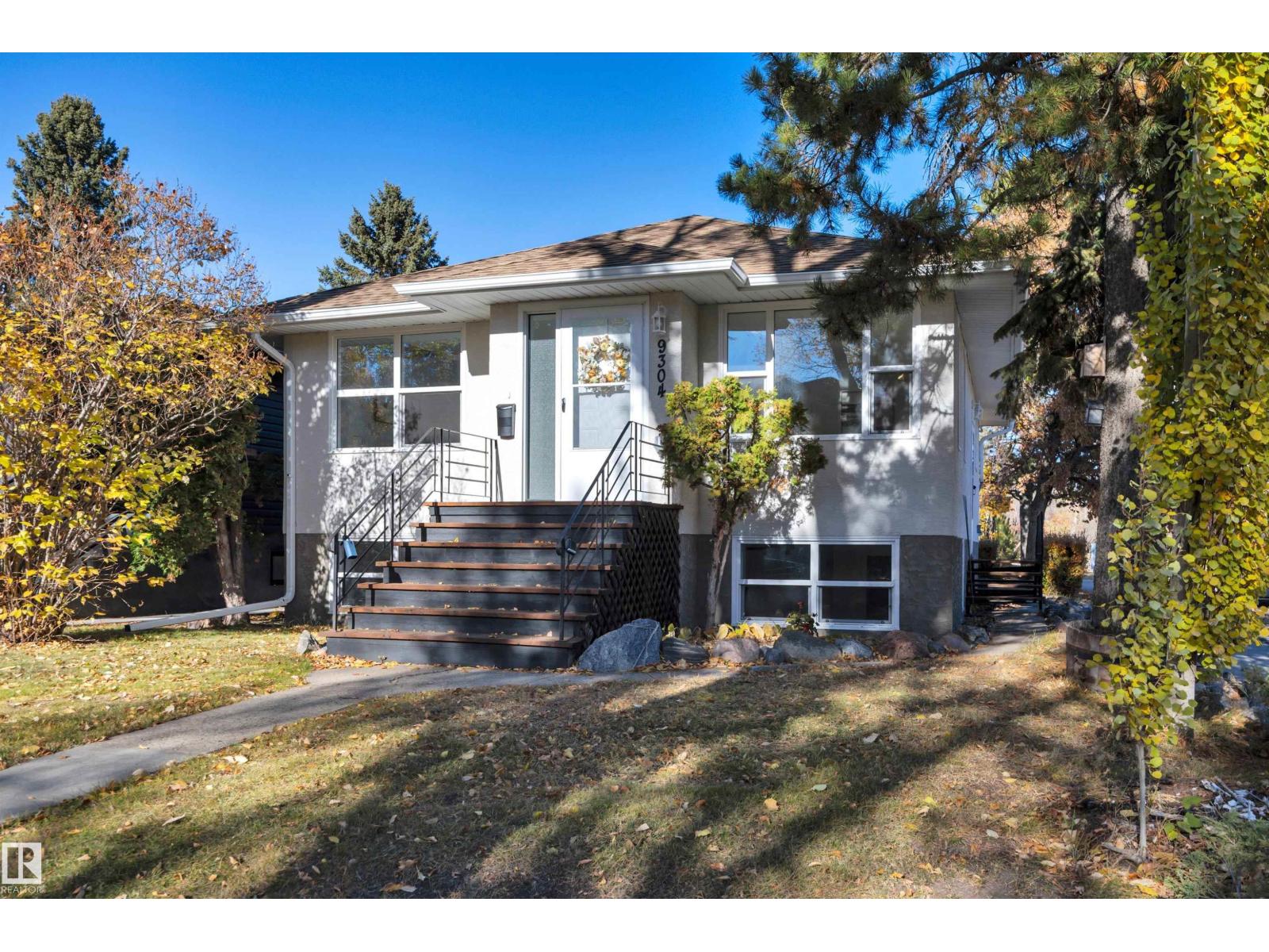 For sale: 9304 71 AV NW, Edmonton, Alberta T6E0K8 - E4463034 | REALTOR.ca