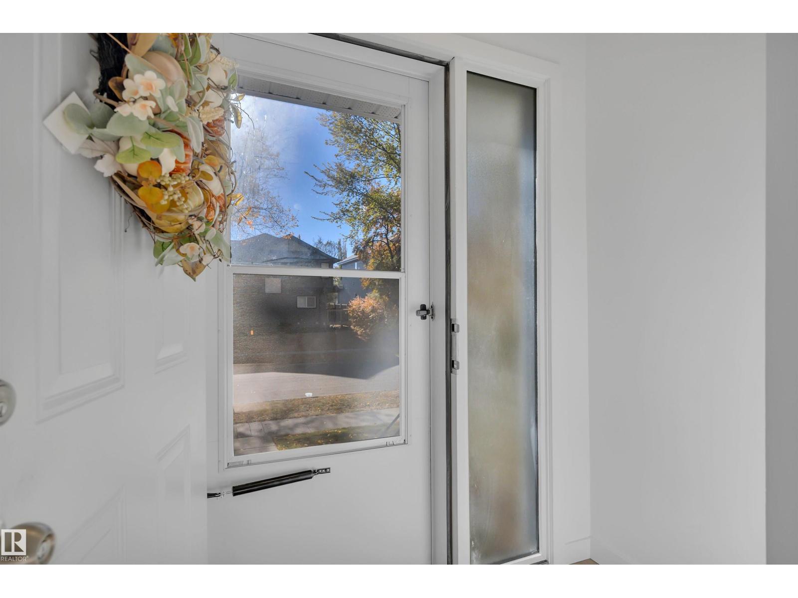 For sale: 9304 71 AV NW, Edmonton, Alberta T6E0K8 - E4463034 | REALTOR.ca