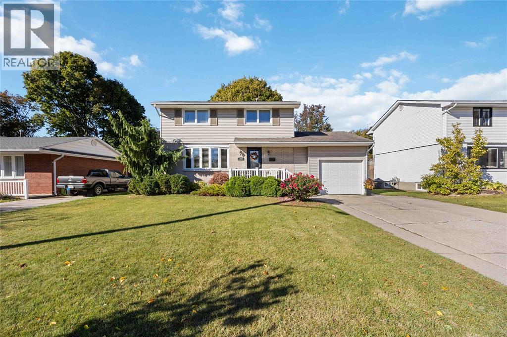 For sale: 1243 LANG STREET, Sarnia, Ontario N7S3L1 - 25026535 | REALTOR.ca