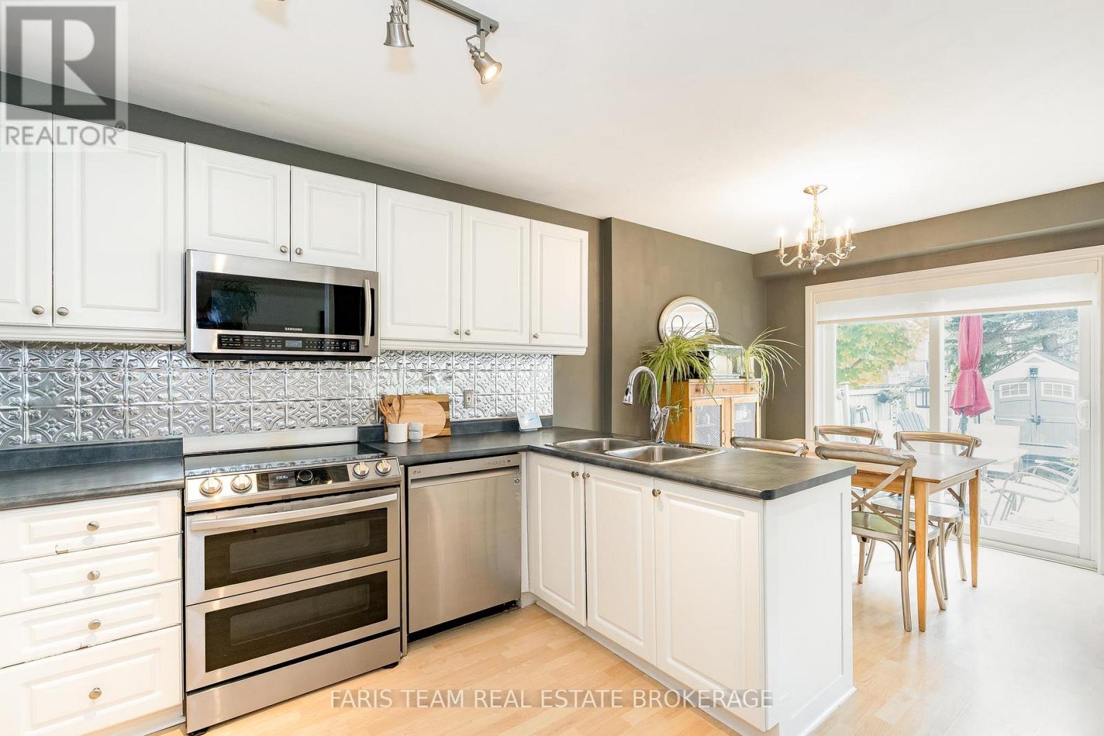 For sale: 6 JULIA CRESCENT, Orillia, Ontario L3V7Y9 - S12480042 ...