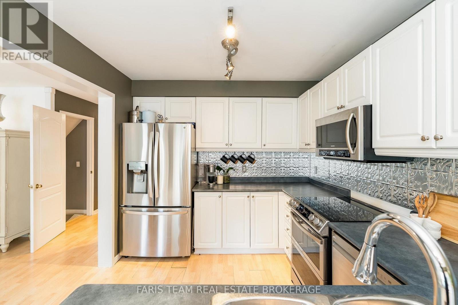 For sale: 6 JULIA CRESCENT, Orillia, Ontario L3V7Y9 - S12480042 ...