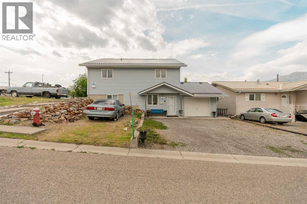 For sale: 2729 226 Street, Bellevue, Alberta T0K0C0 - A2250969 | REALTOR.ca