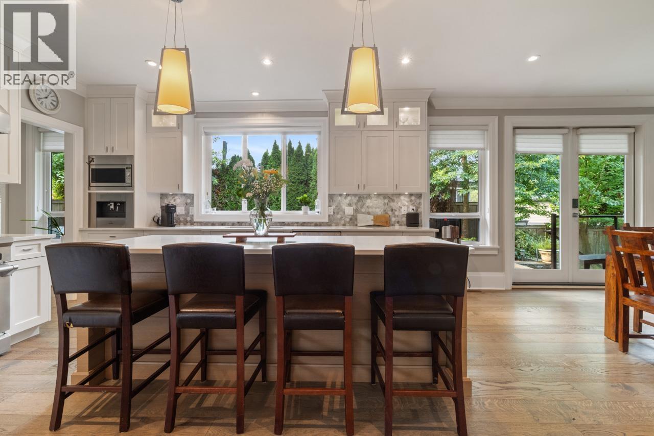 For sale: 3365 EDGEMONT BOULEVARD, North Vancouver, British Columbia ...