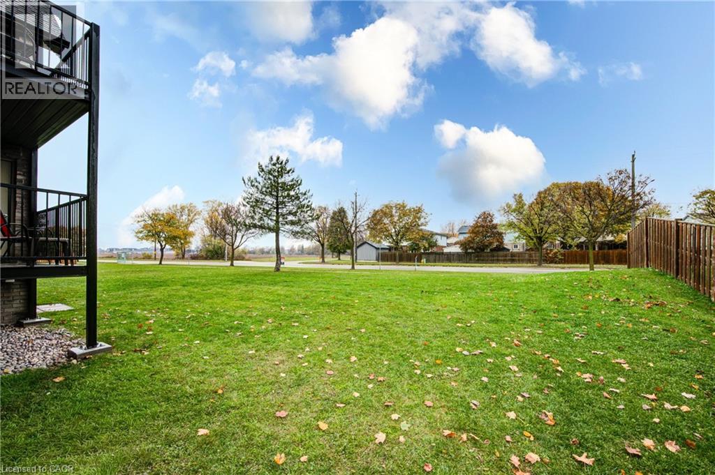 For sale: 50 CAMPBELL Court Unit# 304, Stratford, Ontario N5A7T6 ...