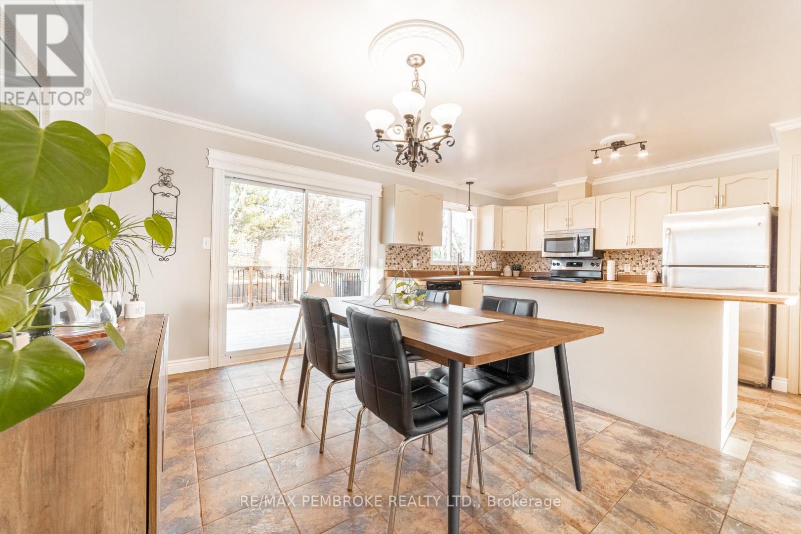 For sale: 34 ROY STREET, Petawawa, Ontario K8H3A6 - X12512096 | REALTOR.ca