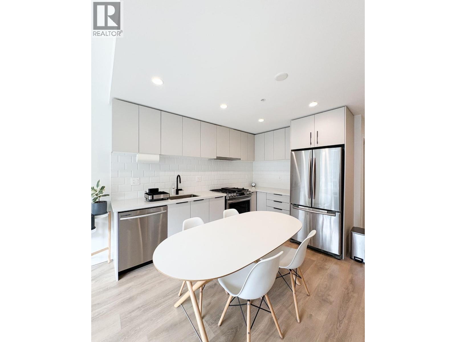 For sale: 407 3038 ST GEORGE STREET, Port Moody, British Columbia V3H0L3 - R3065278 | REALTOR.ca