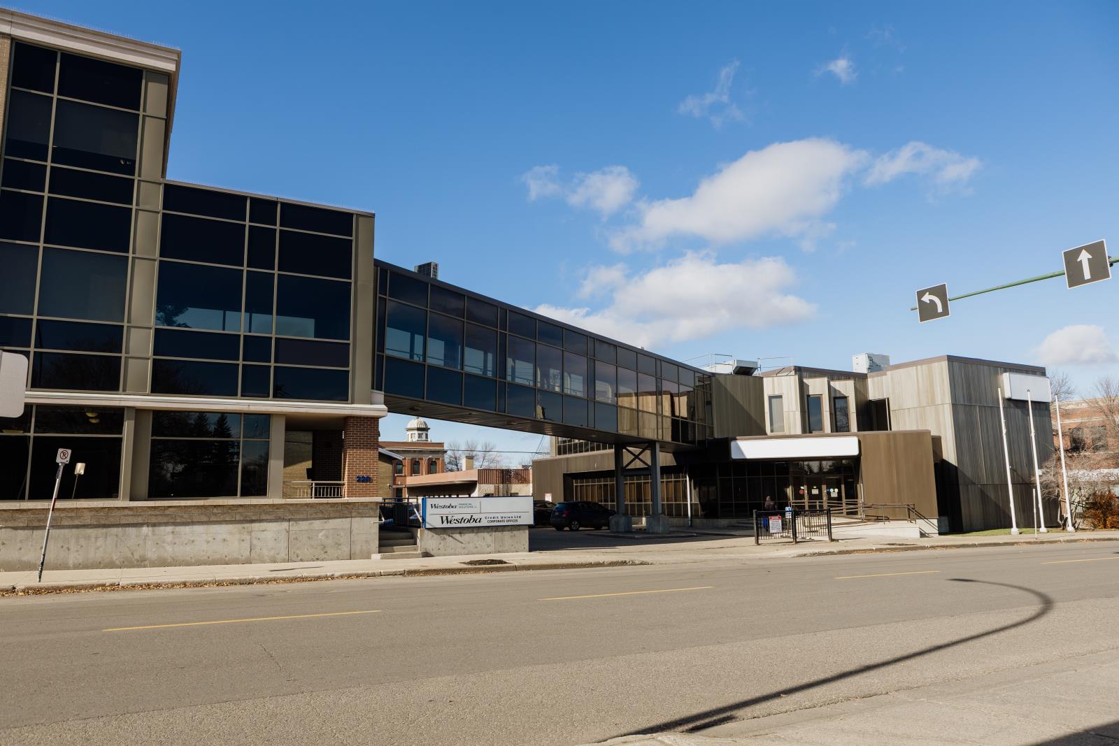 For sale: 220 10th St, Brandon, Manitoba R7A4E8 ...