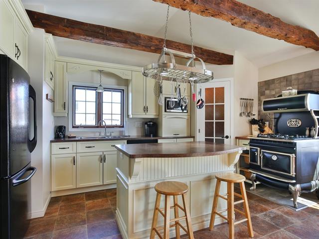 For sale: 966 Ch. de la 4e-Ligne, Saint-Valentin, Quebec J0J2E0 ...