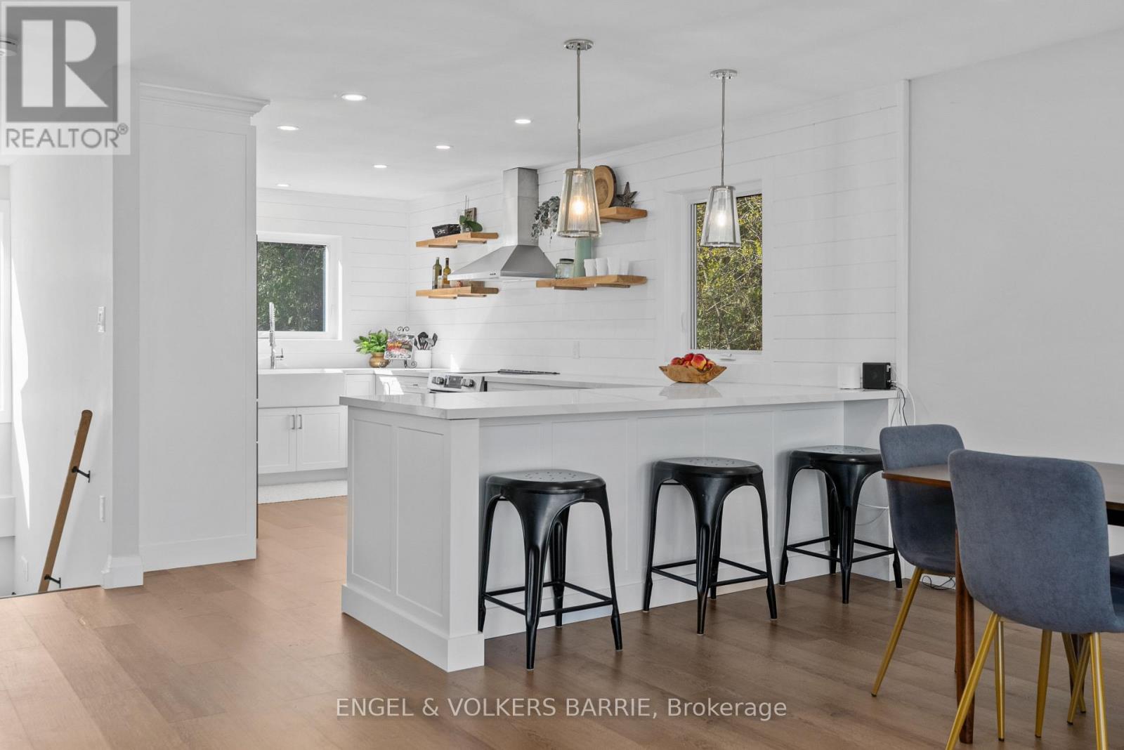 For sale: 2371 LAKESHORE ROAD E, Oro-Medonte (Hawkestone), Ontario ...