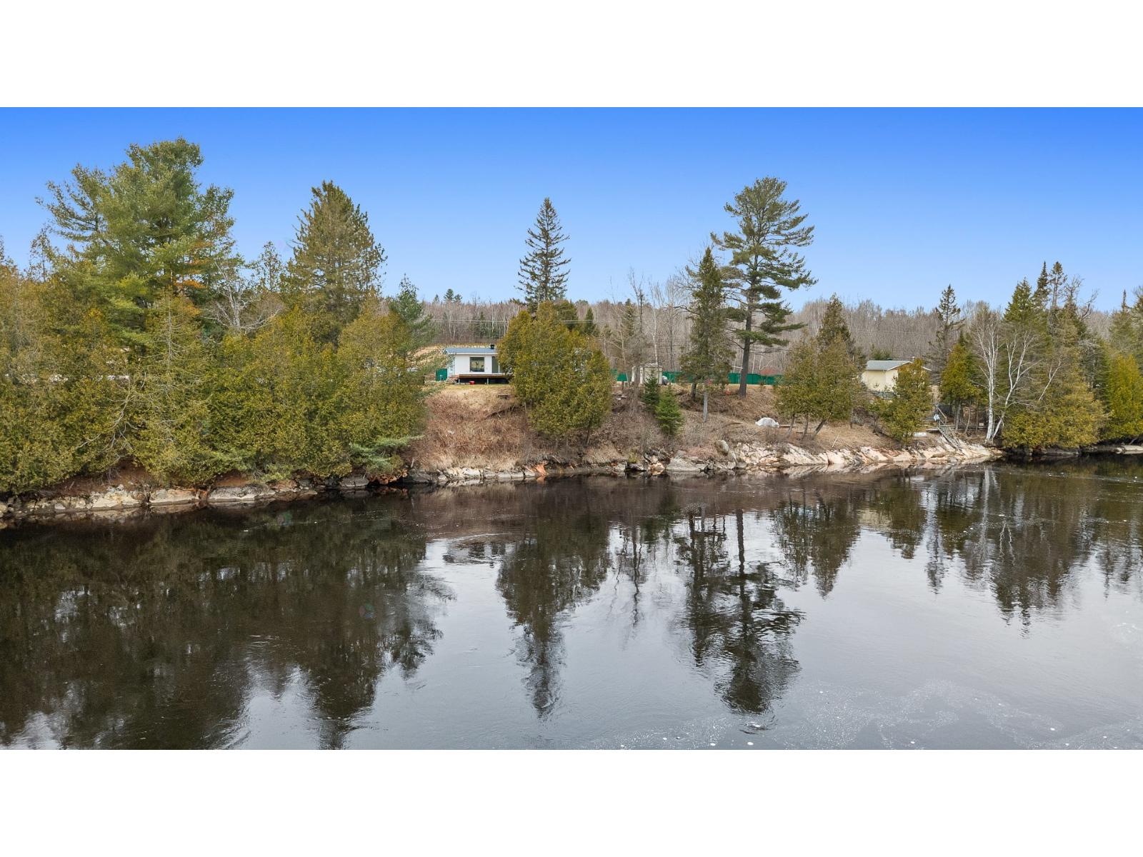 For sale: 1046 Route 105, Grand-Remous, Quebec J0W1E0 - 17796089 ...
