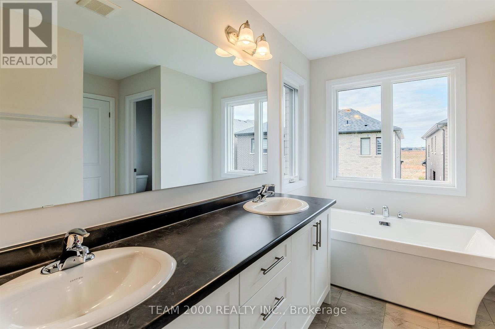 À vendre : 24 GIBSON DRIVE, Erin, Ontario N0B1T0 - X12539120 | REALTOR.ca