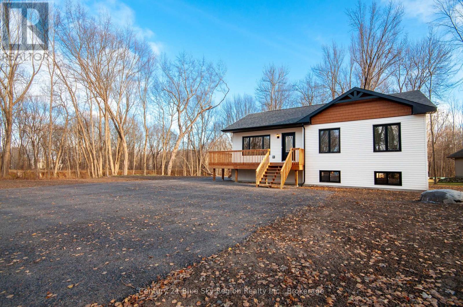 For sale: 335 WALTONIAN DRIVE, Callander, Ontario P0H1H0 - X12542490 ...