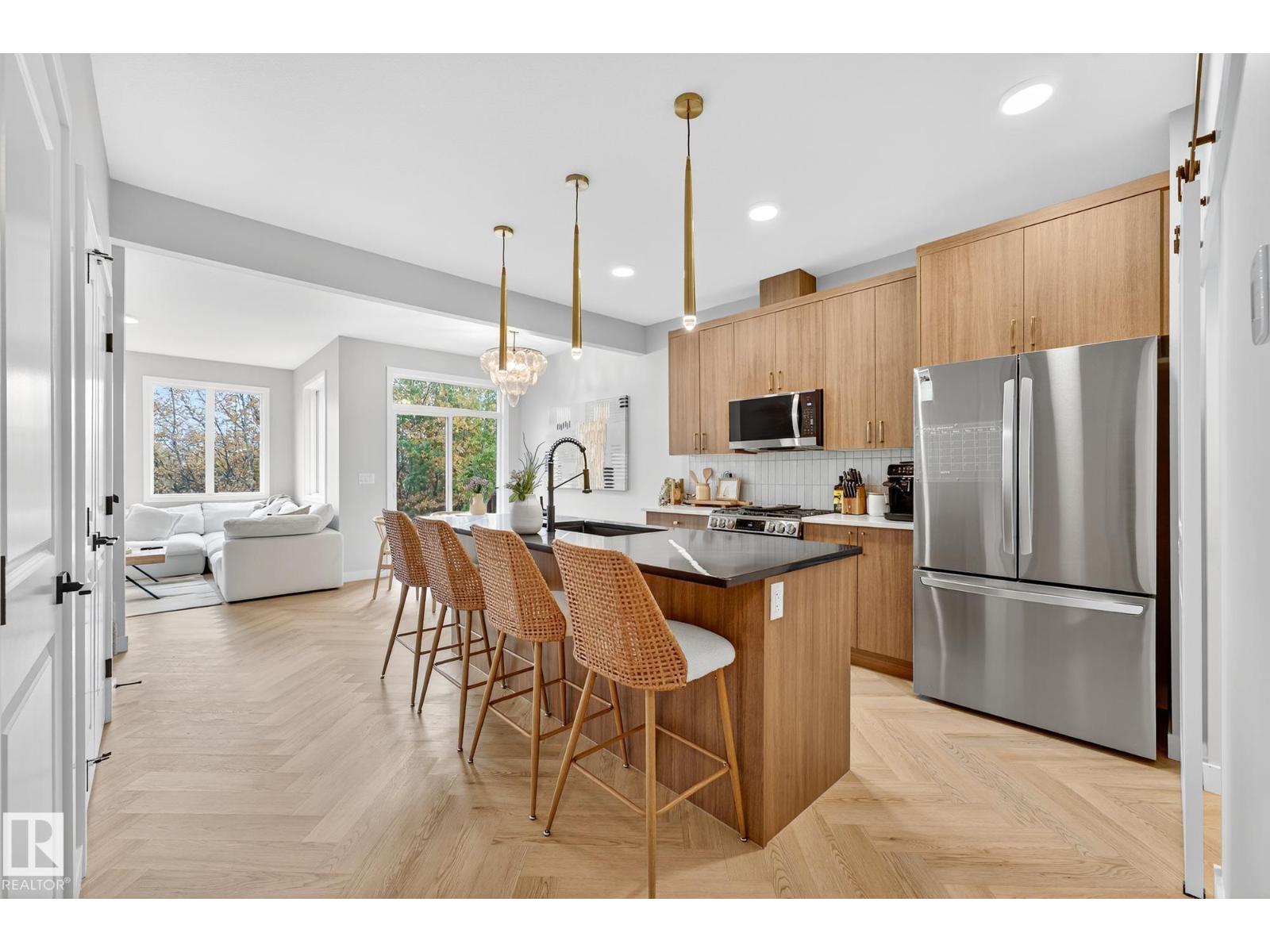 For sale: 431 CONROY CR SW, Edmonton, Alberta T6W5A9 - E4465702 ...