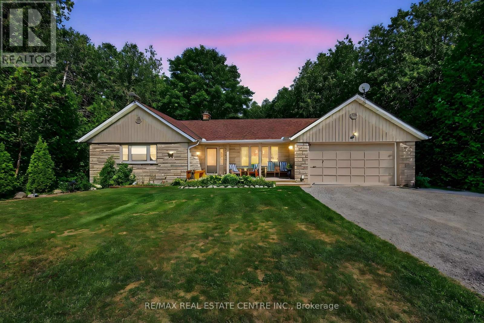 For sale: 16 CEDAR LANE, Mono, Ontario L9W6C8 - X12545316 | REALTOR.ca