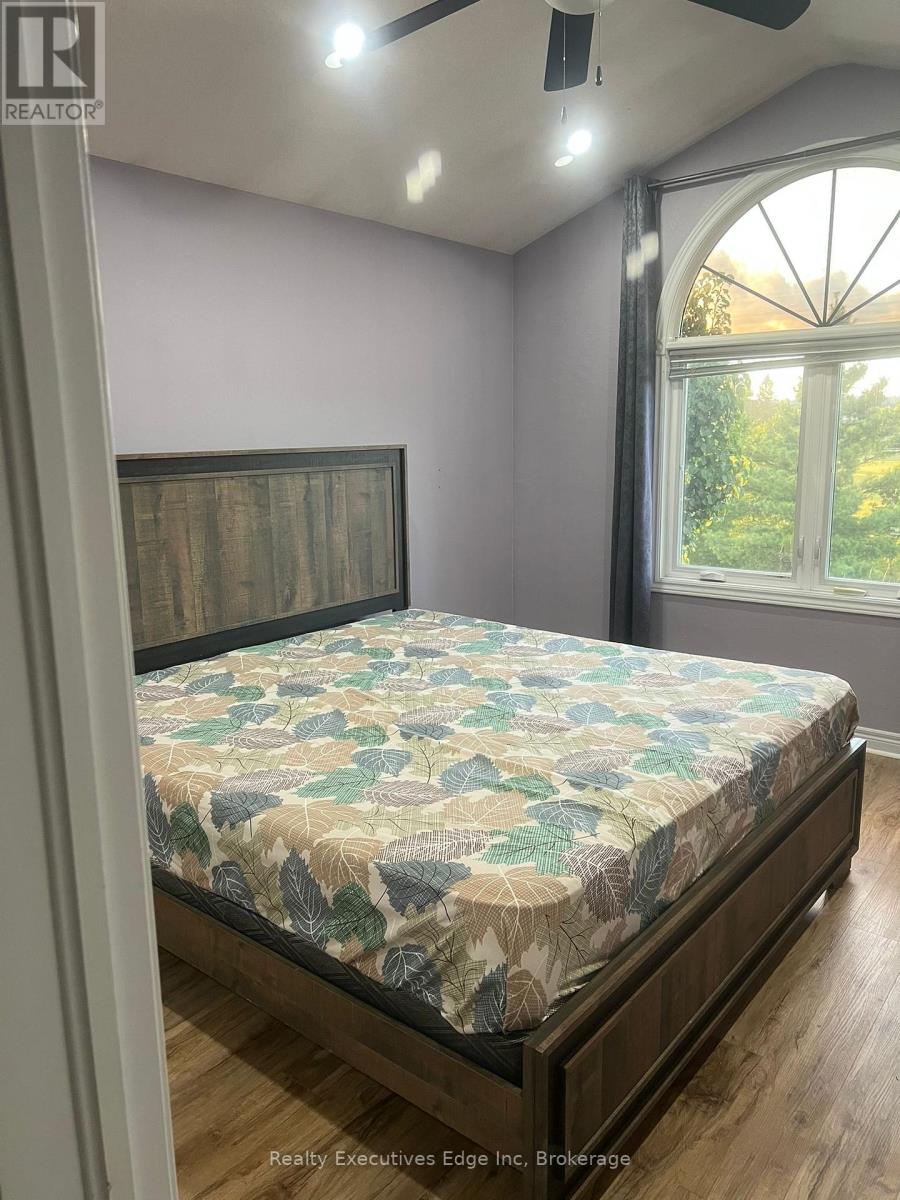 For rent: MAIN ONLY NO BASEMENT - 197 FARLEY DRIVE, Guelph (Pineridge ...