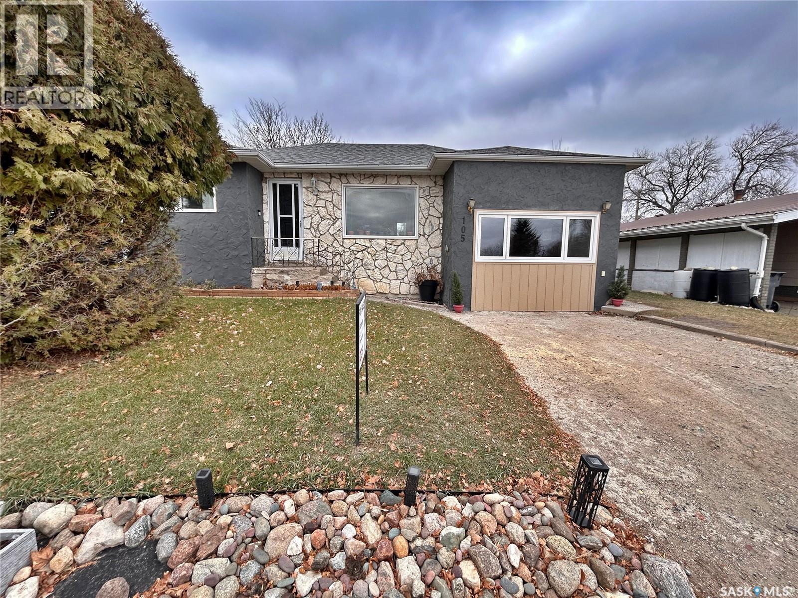 105 Railway AVENUE, Wawota, Saskatchewan S0G5A0 | REALTOR.ca