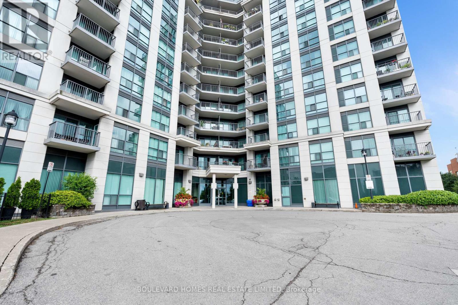 For sale: PH09 - 185 ONEIDA CRESCENT, Richmond Hill (Langstaff ...