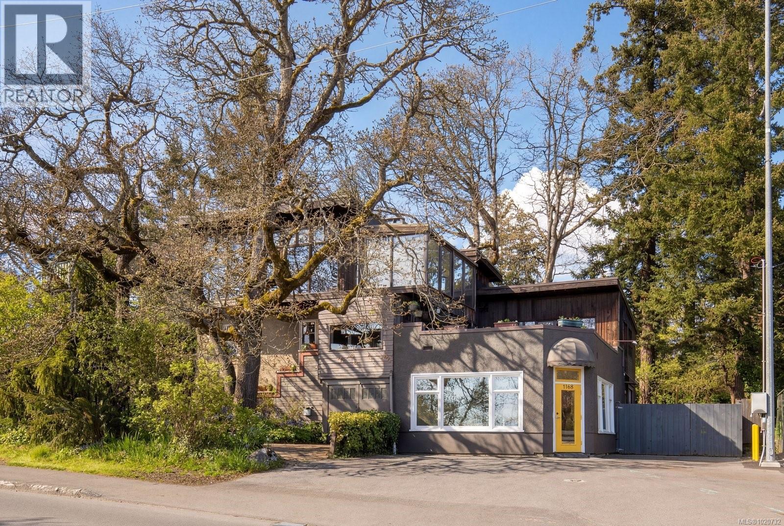 For sale: 1168 Burnside Rd W, Saanich, British Columbia V8Z1N6 ...