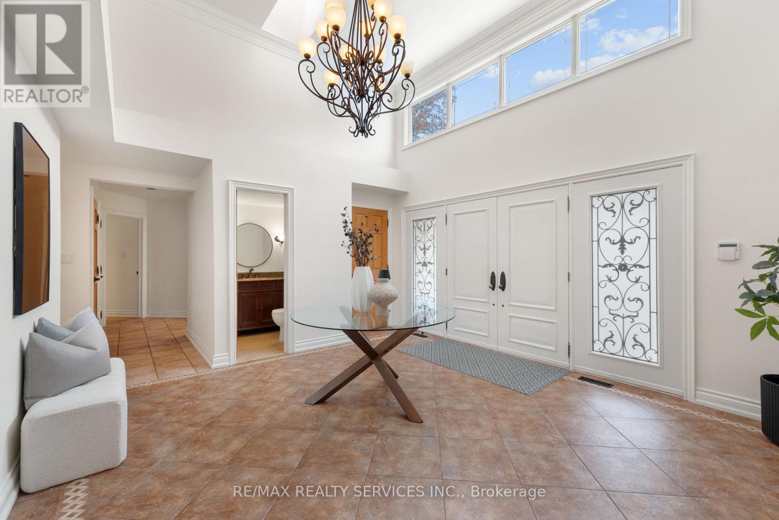 For sale: 546 CONSERVATION DRIVE, Brampton (Snelgrove), Ontario L6Z0B8 ...