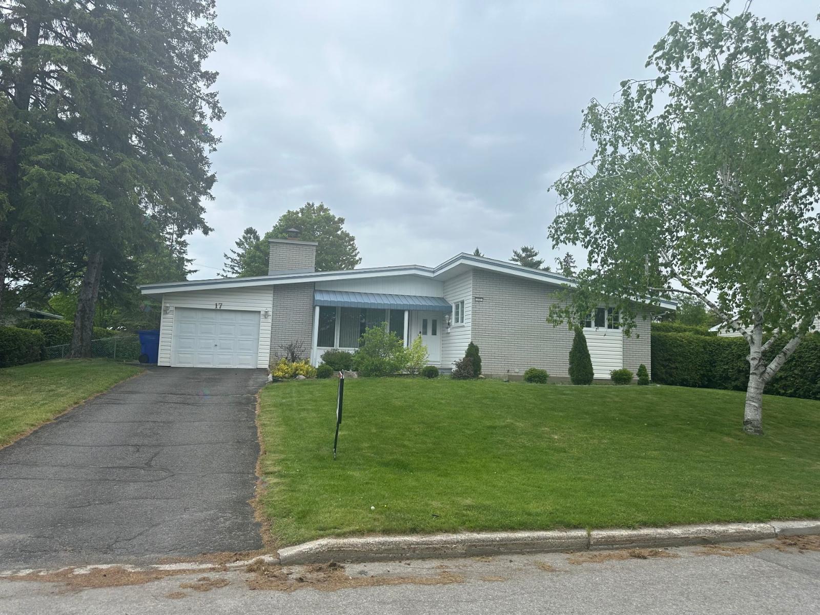 For sale: 17 Rue Jacques-Gervais, Gatineau (Aylmer), Quebec J9H2L4 ...
