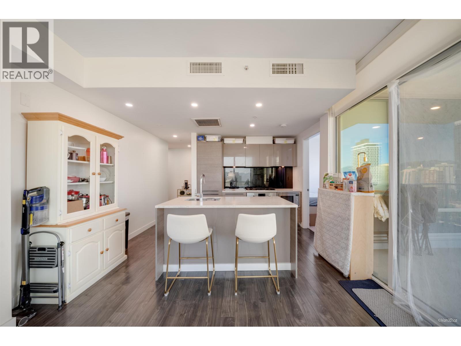 For sale: 1308 6383 MCKAY AVENUE, Burnaby, British Columbia V5H0H8 ...