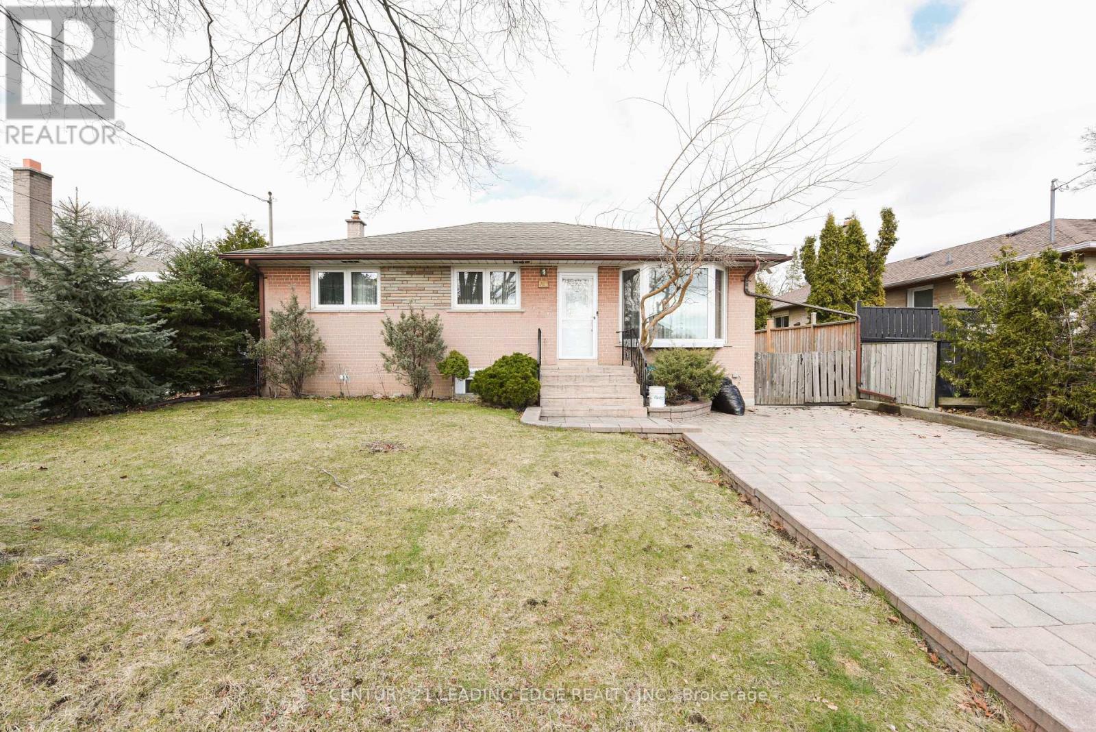For sale: 34 PARAGON ROAD, Toronto (Kingsview Village-The Westway ...