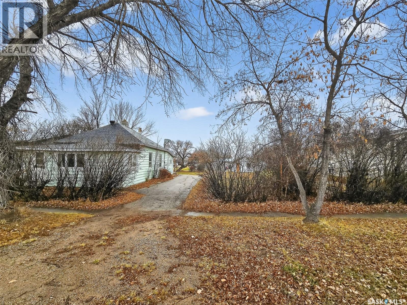 For sale: 152 & 162 3rd AVENUE W, Central Butte, Saskatchewan S0H0T0 ...