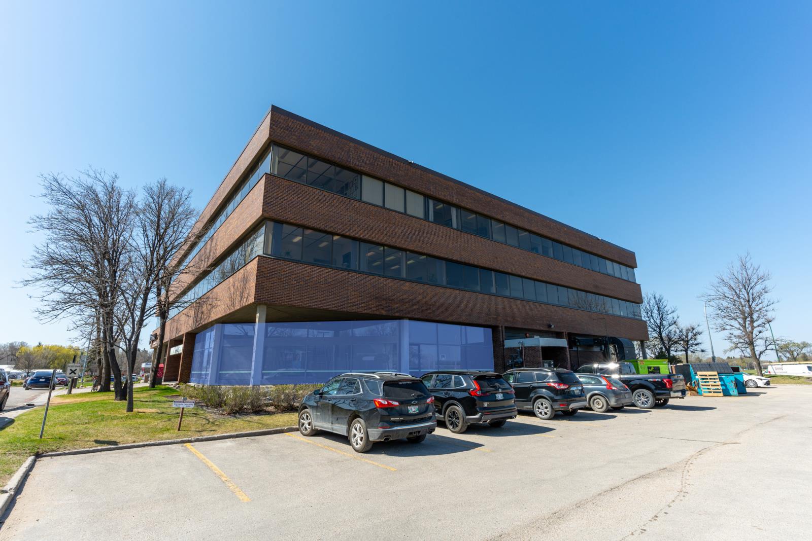 For lease: 530 Kenaston Boulevard, Winnipeg, Manitoba R3N1Z4 ...