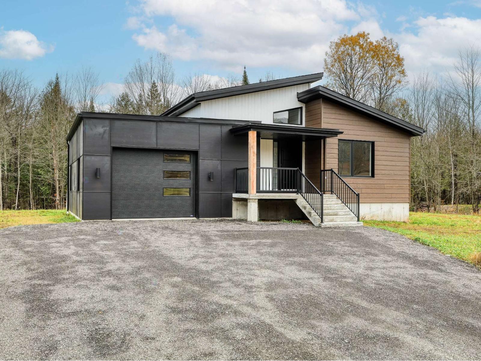For sale: 11 Rue des Fougères, Sainte-Béatrix, Quebec J0K1Y0 - 20807558 ...