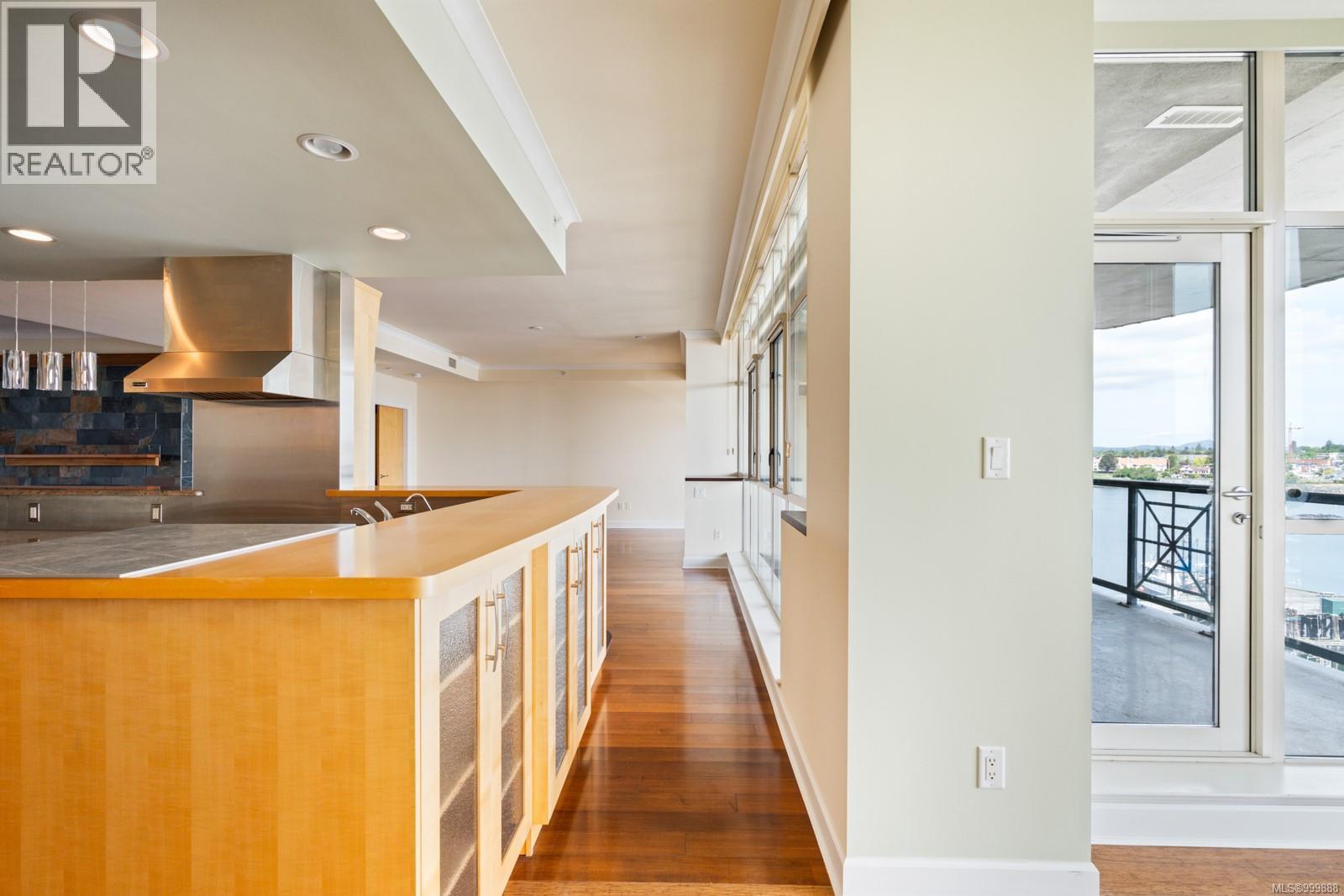 For sale: 821 21 Dallas Rd, Victoria, British Columbia V8V4Z9 - 999888 ...