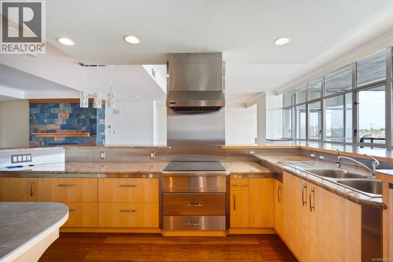 For sale: 821 21 Dallas Rd, Victoria, British Columbia V8V4Z9 - 999888 ...