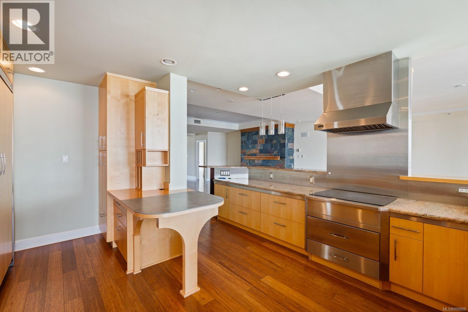 For sale: 821 21 Dallas Rd, Victoria, British Columbia V8V4Z9 - 999888 ...