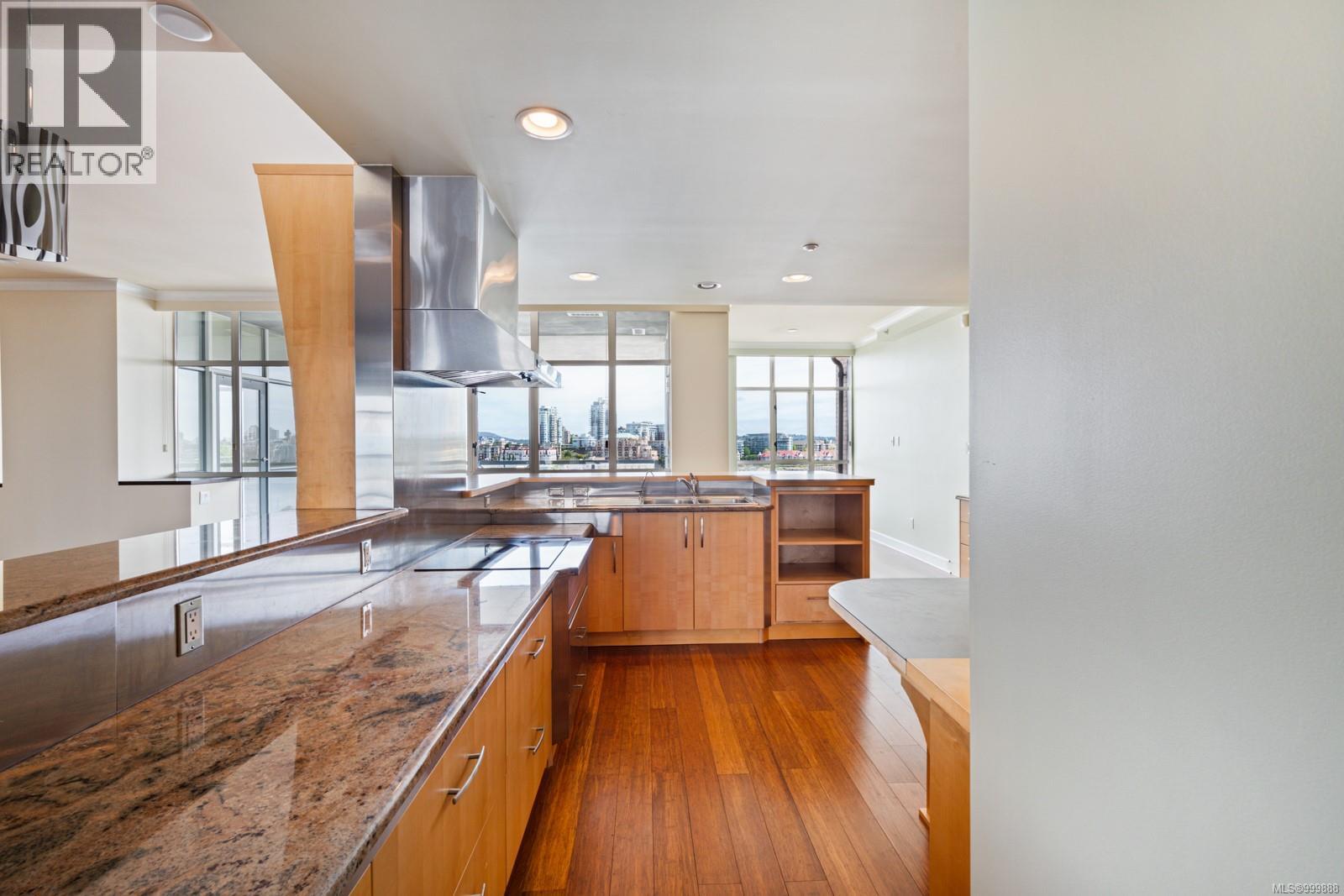 For sale: 821 21 Dallas Rd, Victoria, British Columbia V8V4Z9 - 999888 ...