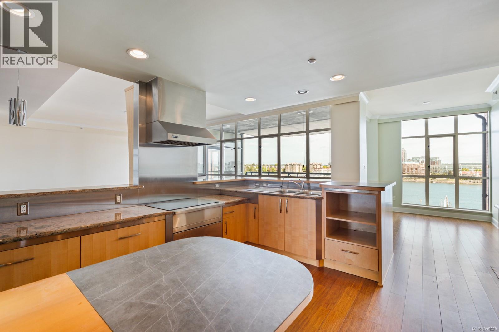 For sale: 821 21 Dallas Rd, Victoria, British Columbia V8V4Z9 - 999888 ...