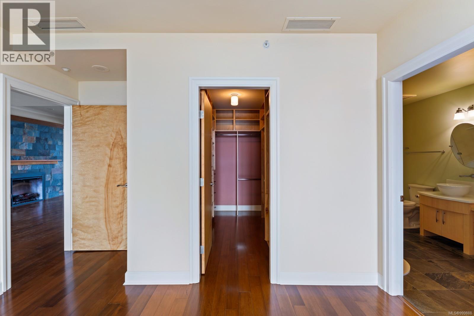 For sale: 821 21 Dallas Rd, Victoria, British Columbia V8V4Z9 - 999888 ...