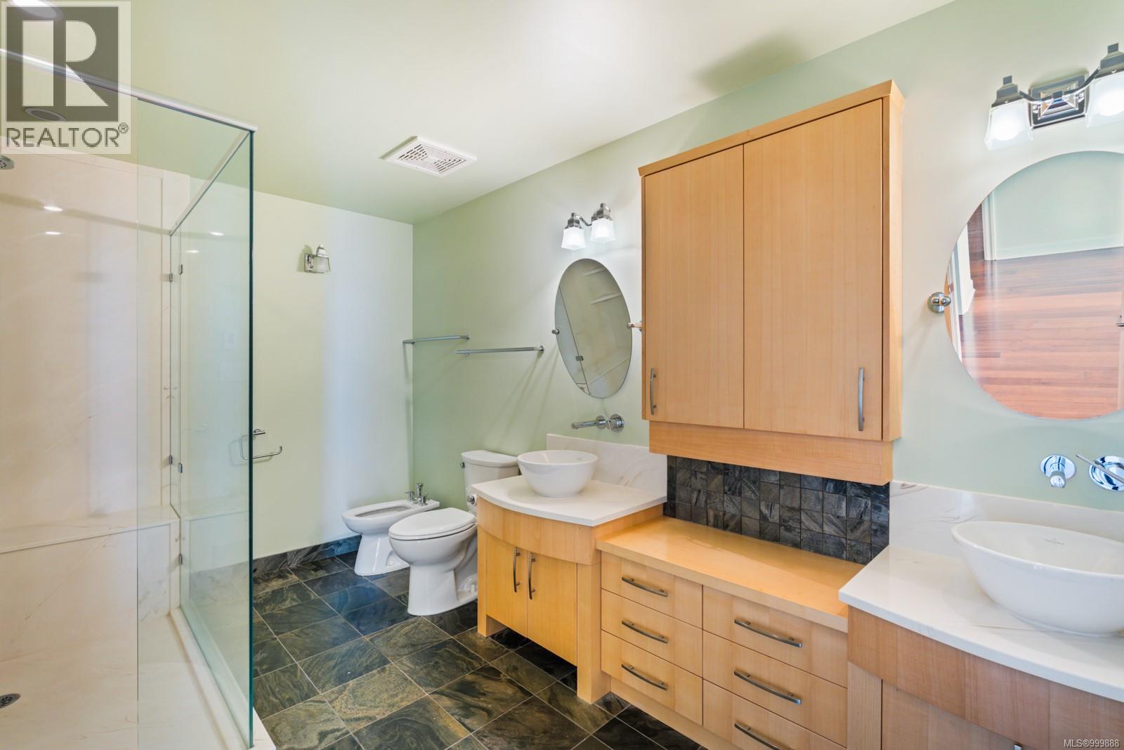 For sale: 821 21 Dallas Rd, Victoria, British Columbia V8V4Z9 - 999888 ...