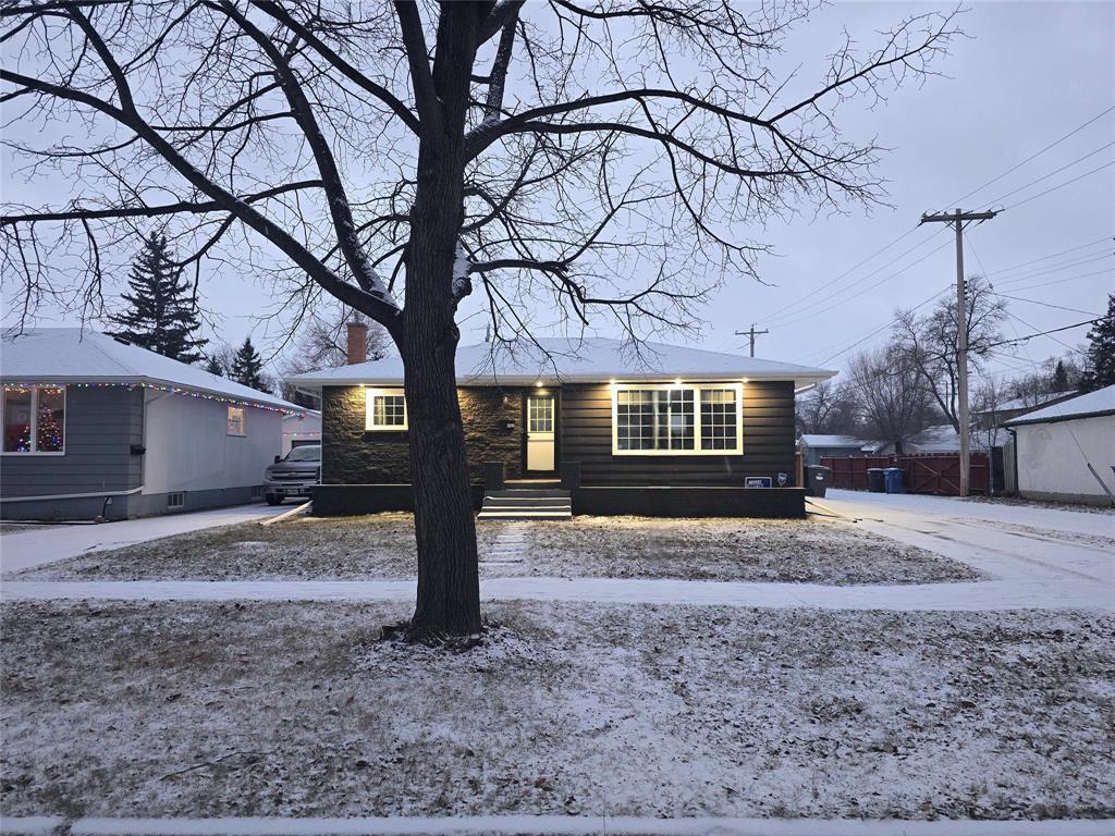 For sale: 326 Hawthorne Avenue, Winnipeg, Manitoba R2G0H5 - 202529243 ...