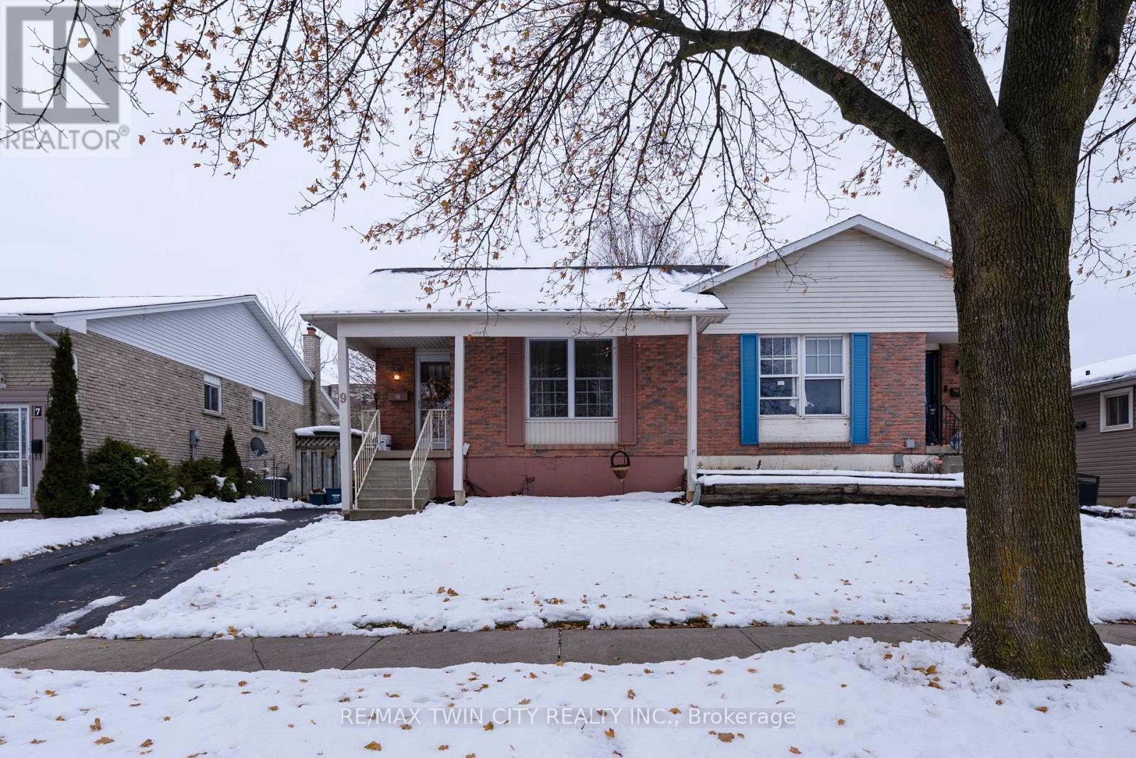 For sale: 9 MAX WEBSTER ROAD, Brantford, Ontario N3P1G5 - X12594562 ...