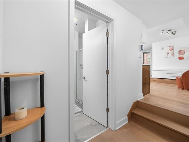 For sale: 2100 Boul. St-Laurent, #207, Montréal (Ville-Marie), Quebec H2X0E4 - 23711818 | REALTOR.ca