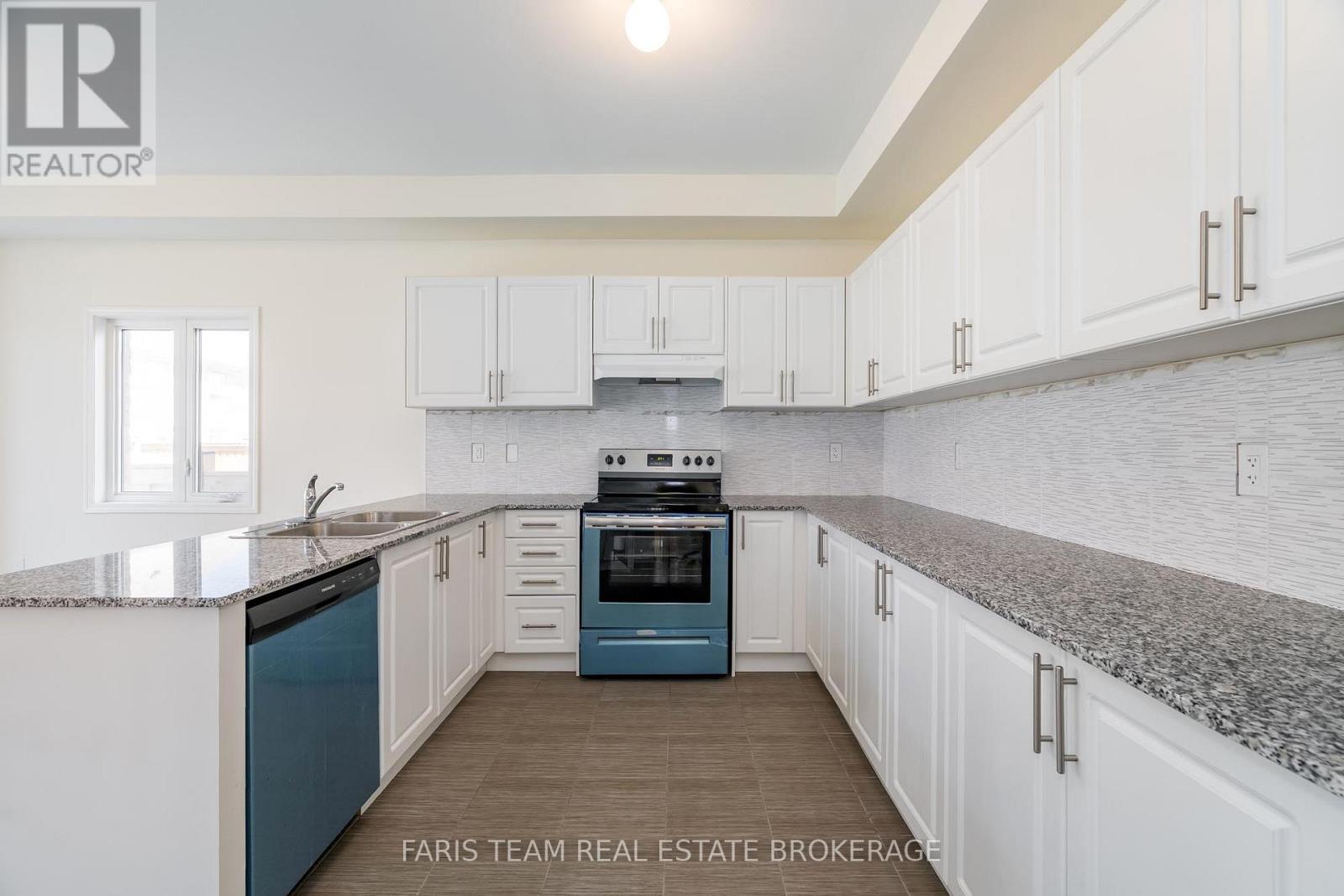 For sale: 6 CLIFF THOMPSON COURT, Georgina (Sutton & Jackson's Point ...