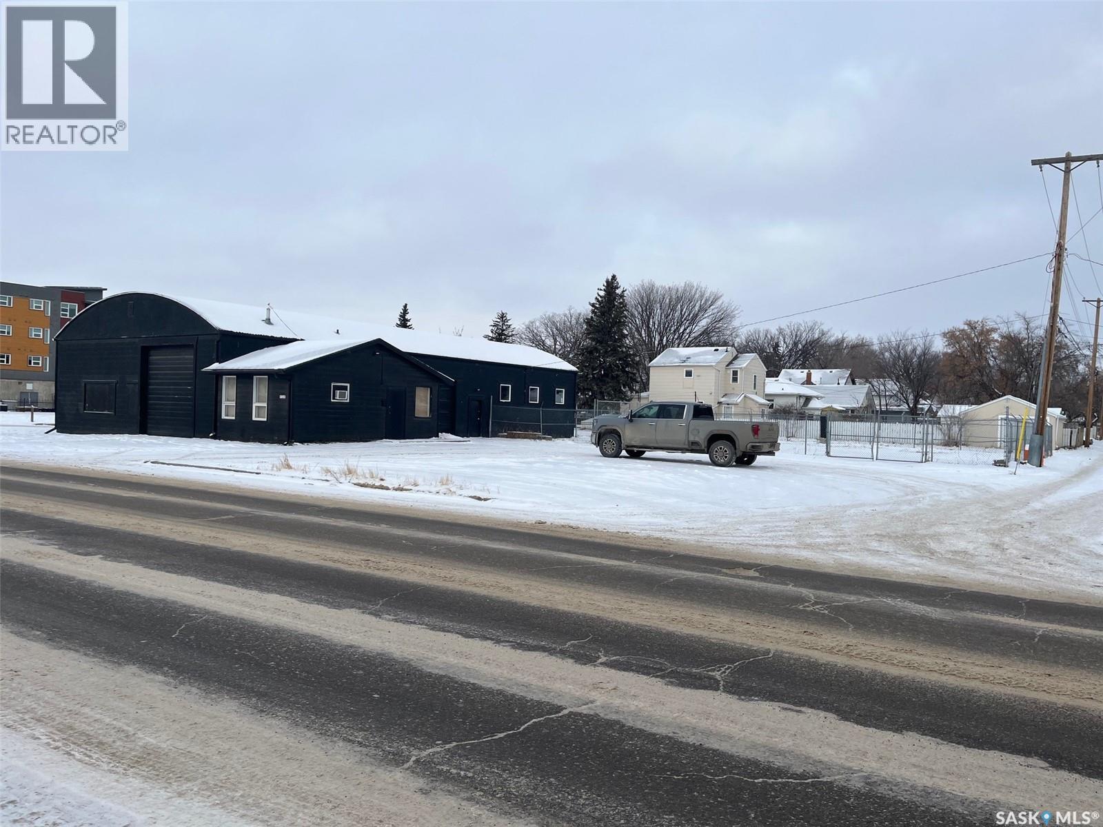 For sale: 820 17th STREET W, Saskatoon, Saskatchewan S7M1E2 - SK025169 ...