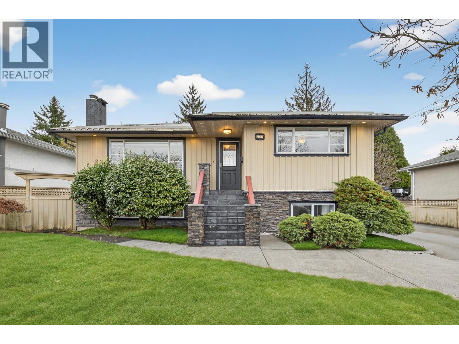For sale: 707 NEWPORT STREET, Coquitlam, British Columbia V3J3H7 ...
