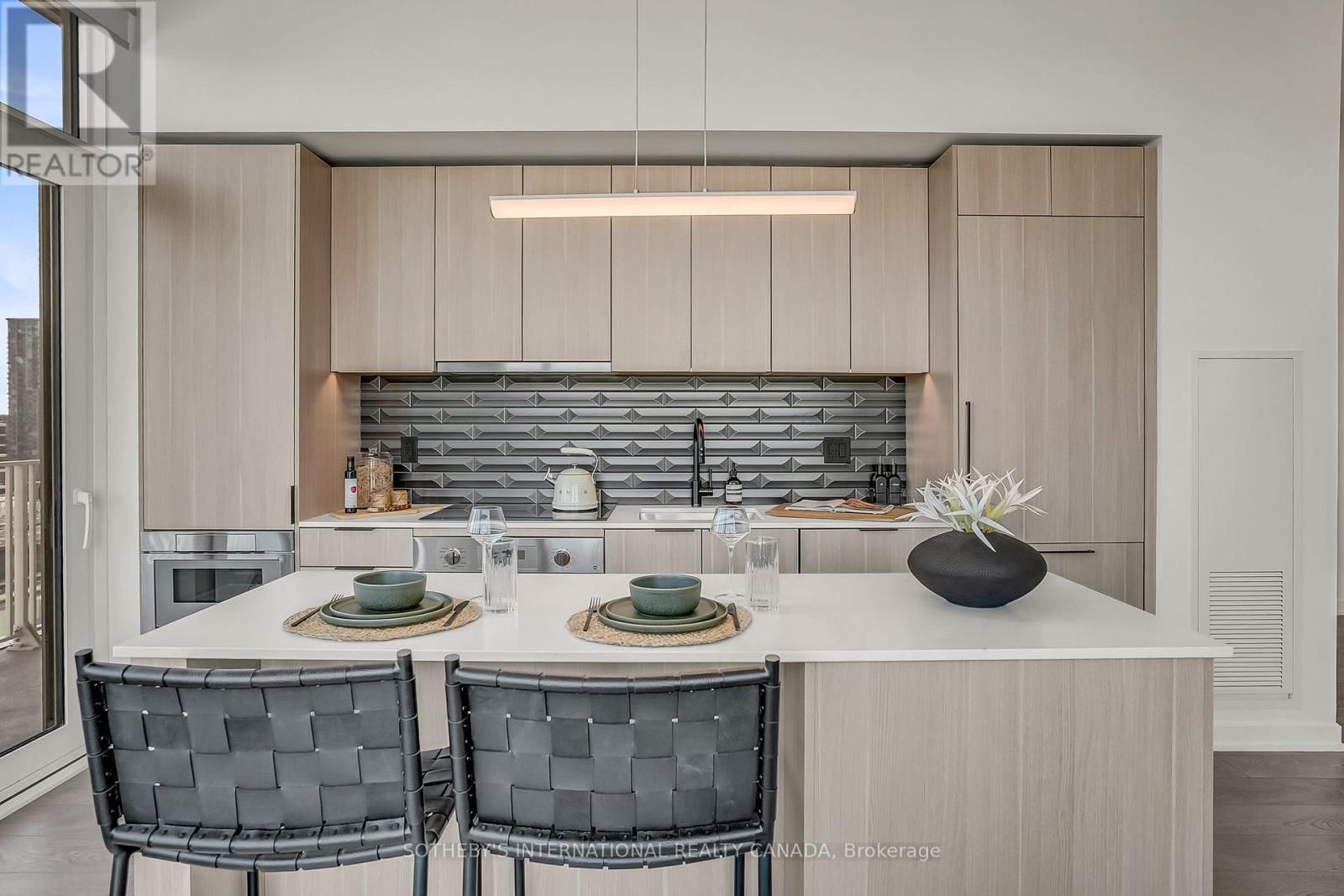 À louer : 1404 - 88 BATHURST STREET, Toronto (Niagara), Ontario M5V0W8 - C12600368 | REALTOR.ca