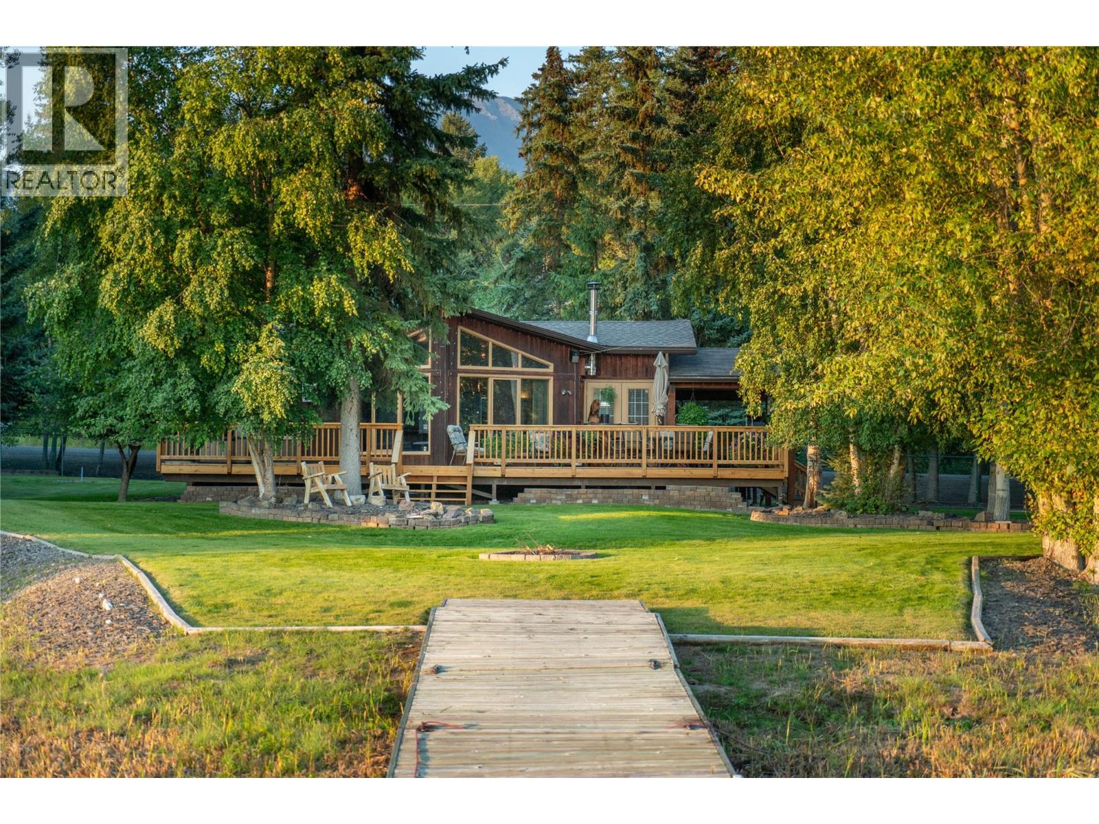 For sale: 6291 Tie Lake Shore Road N, Jaffray, British Columbia V0B1T0 ...