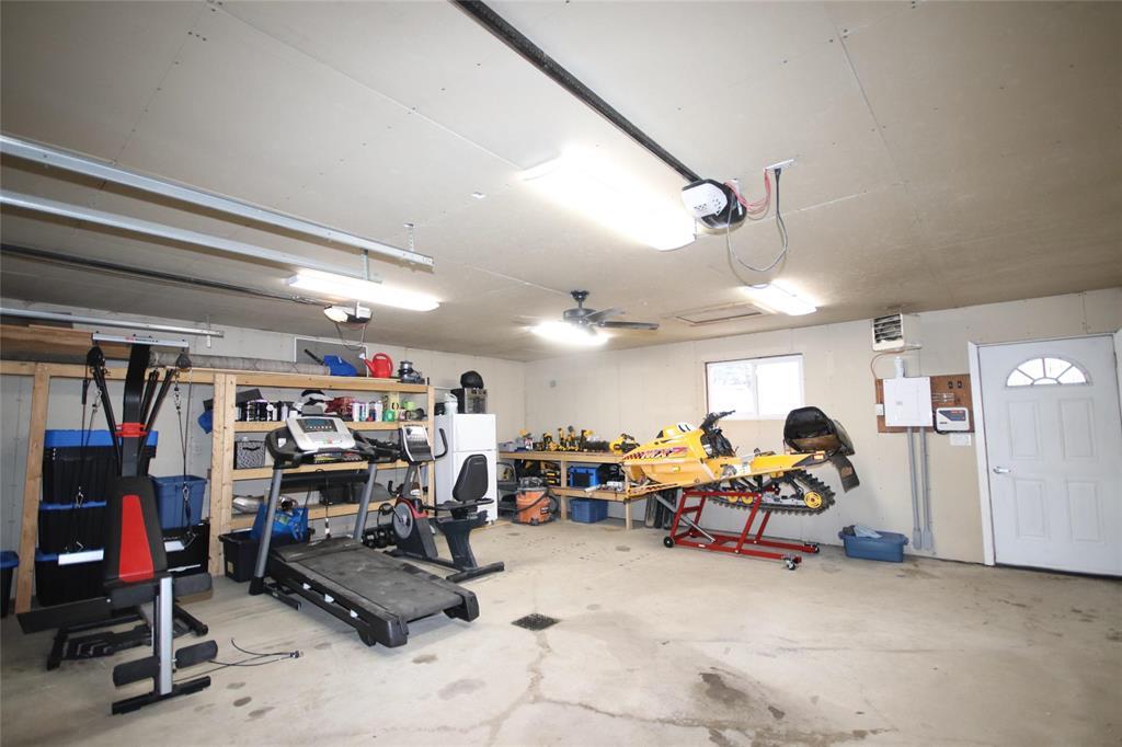 For sale: 116 5th Street NW, Carman, Manitoba R0G0J0 - 202529559 ...