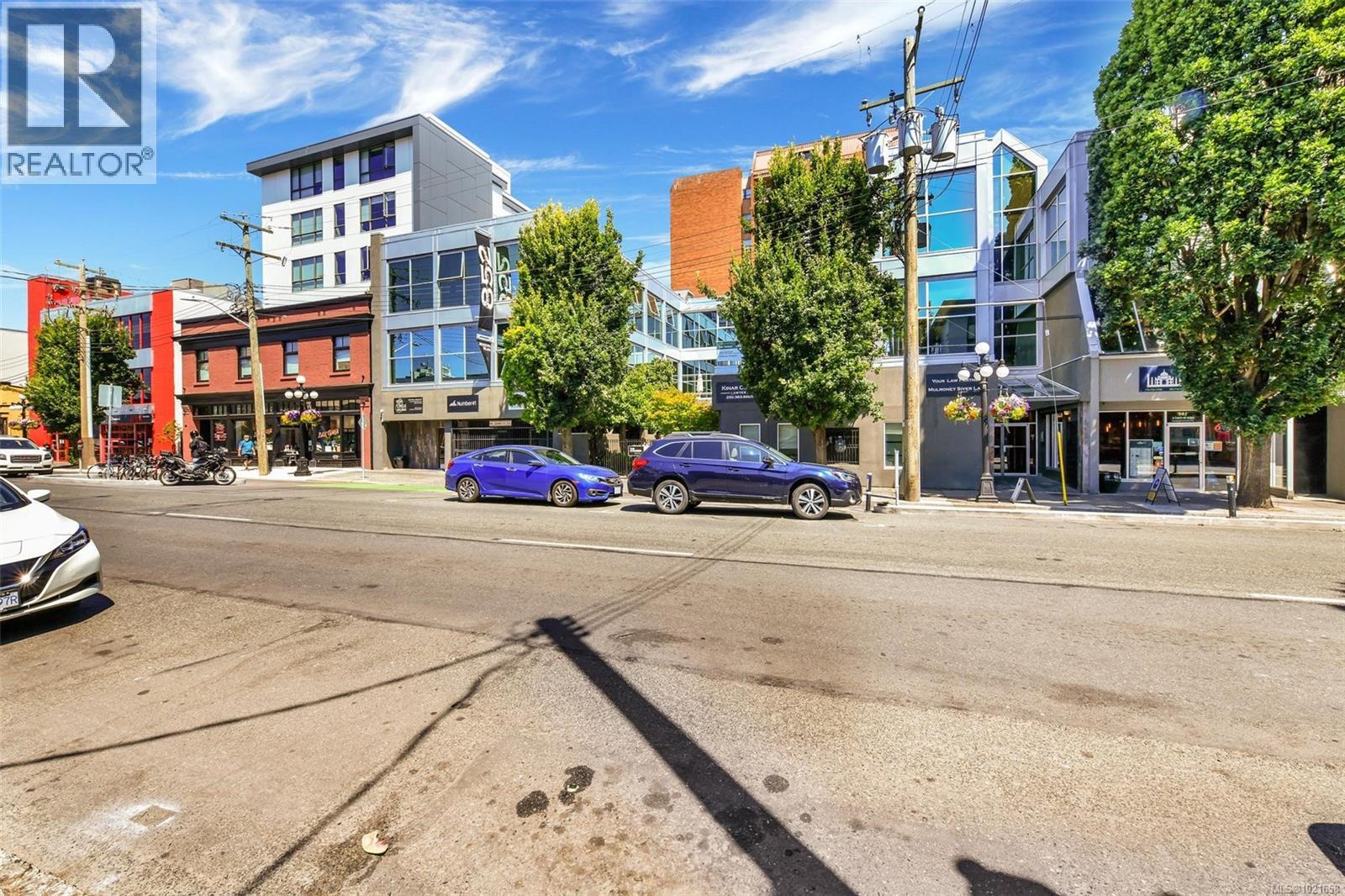 For lease: 305 852 Fort St, Victoria, British Columbia V9W1H8 - 1021658 ...