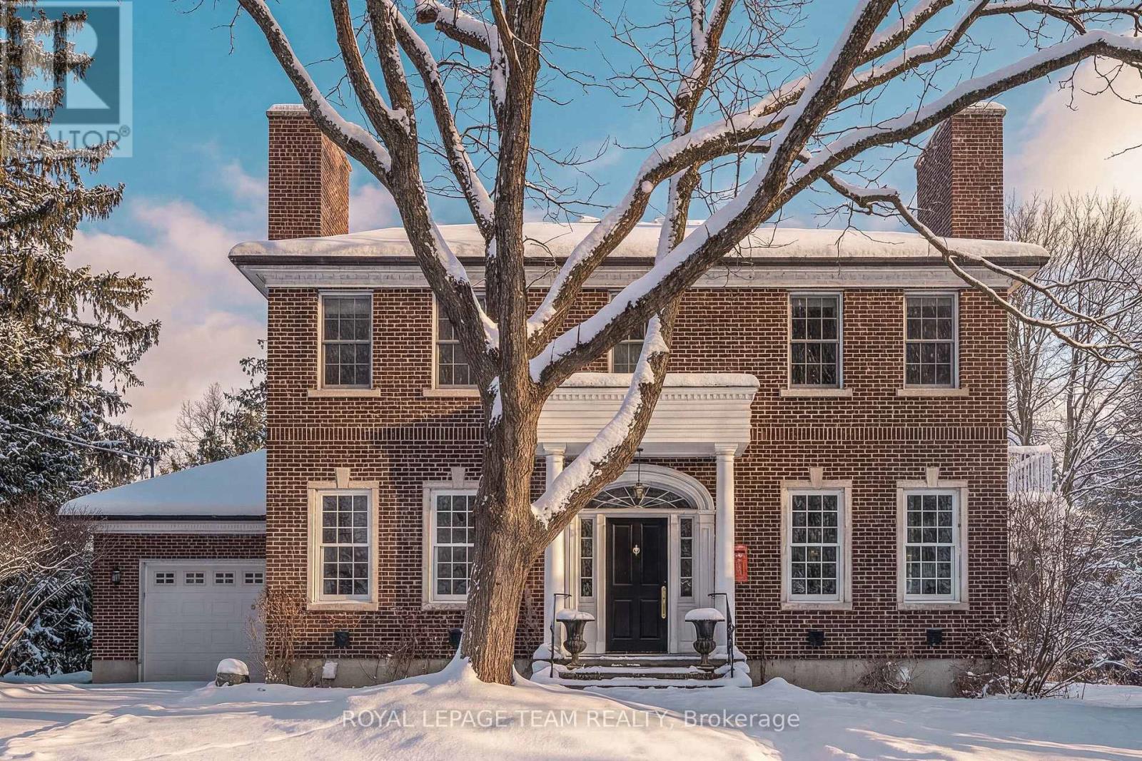 For sale: 140 HOWICK STREET, Ottawa, Ontario K1M0G8 - X12632370 ...