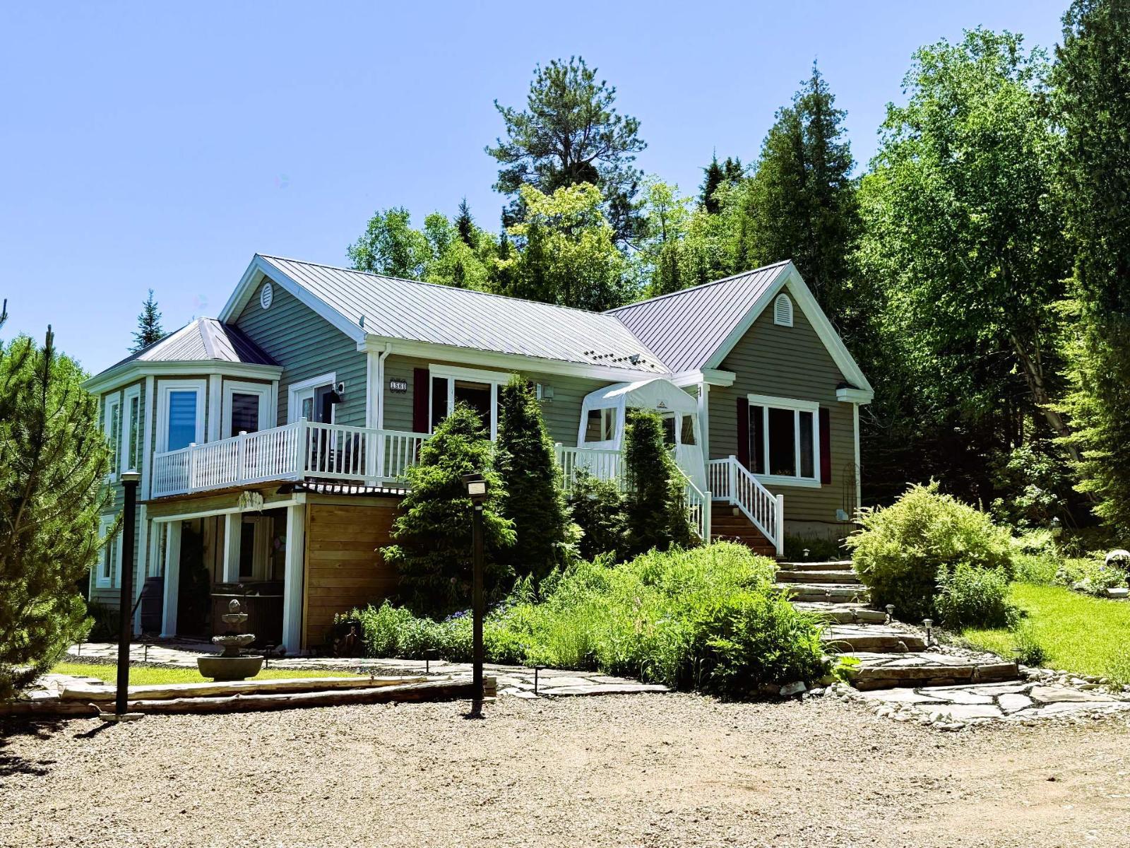 For sale: 1560 Ch. du Mitan, Saint-Irénée, Quebec G0T1V0 - 15303589 ...