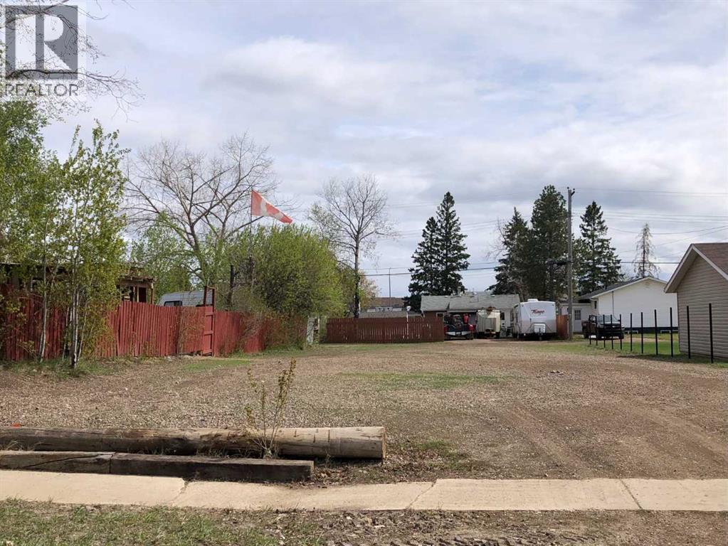 For sale: 10113 100 Street, High Level, Alberta T0H1Z0 - A2206795 ...