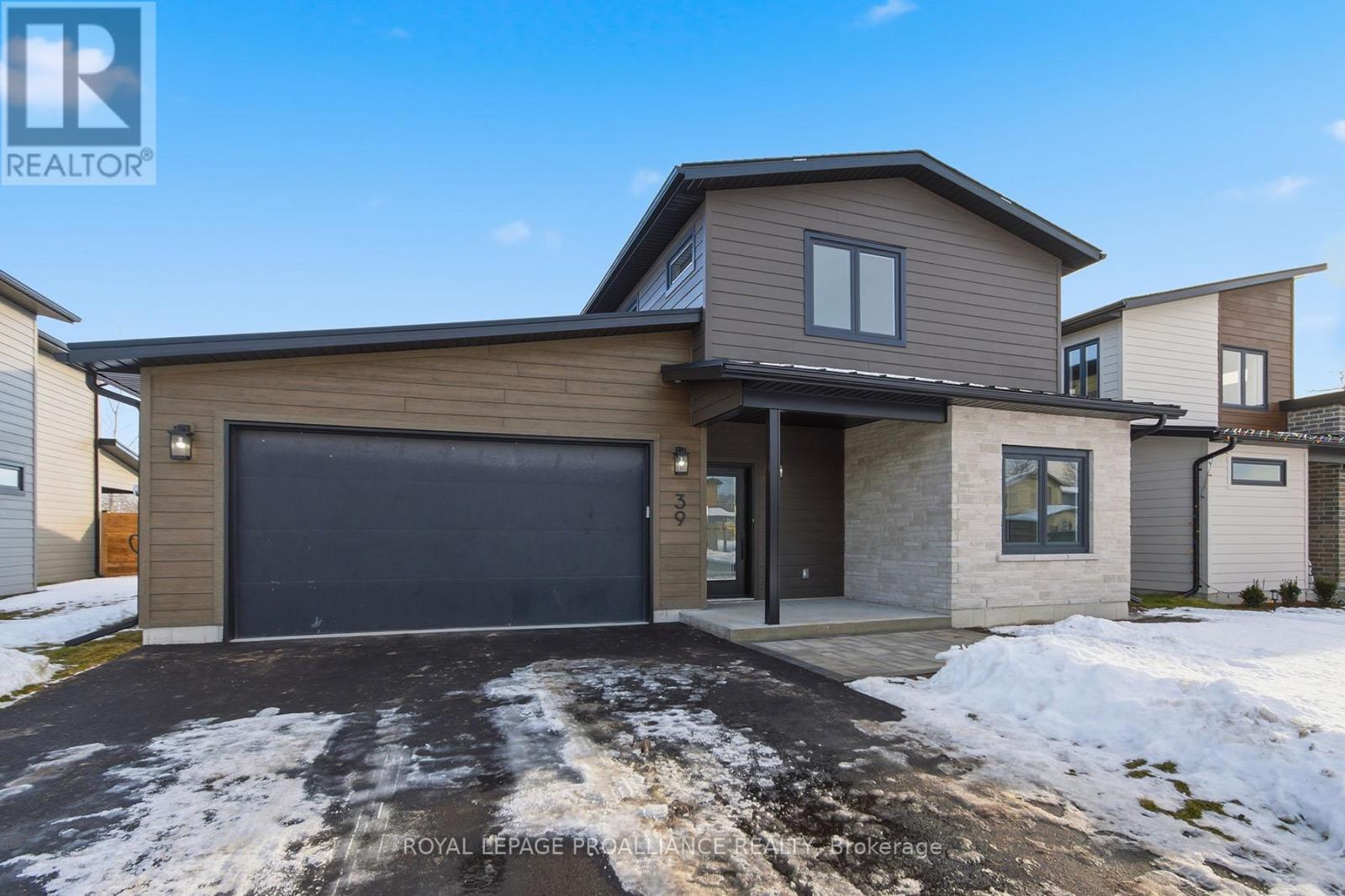 À vendre : 39 FRASER DRIVE, Quinte West (Sidney Ward), Ontario K0K1E0 ...